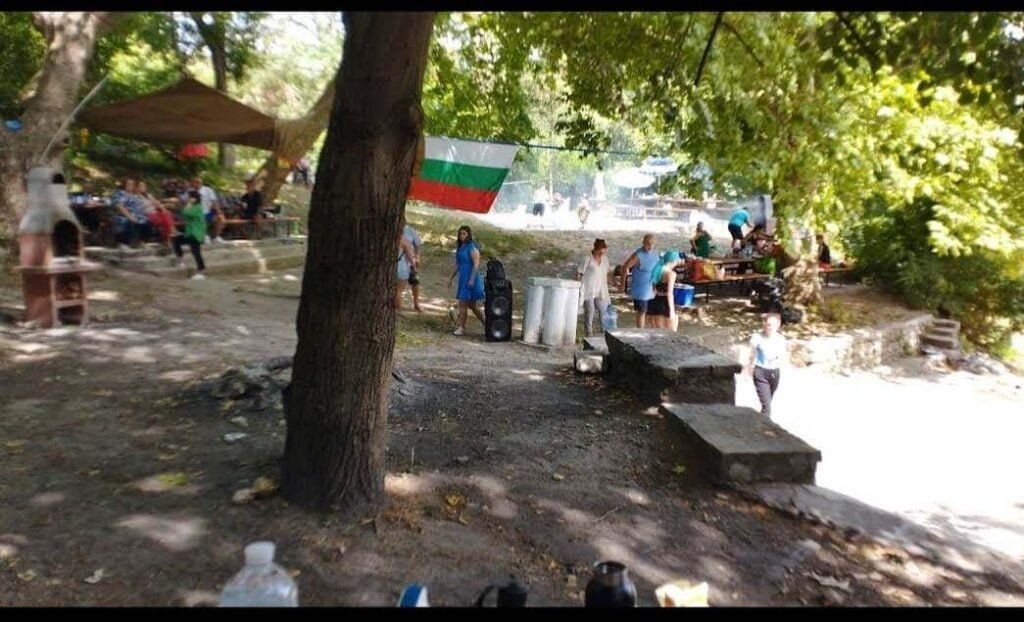 Вандали изпотрошиха барбекю и откраднаха пейки в местността “Тракийска ...